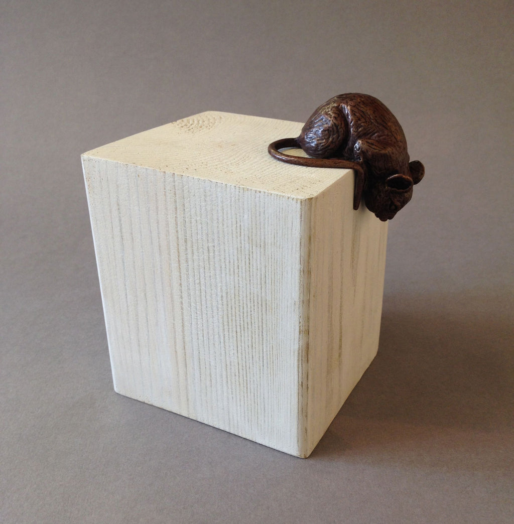 Bronze Mouse Over Edge by David Meredith – Obsidian Art