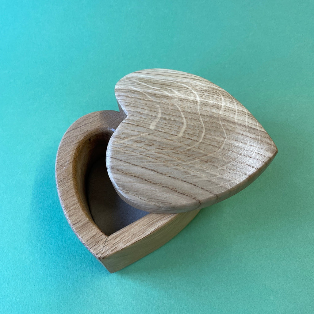 Small Heart Shaped Wooden Box by Martin Stephenson – Obsidian Art