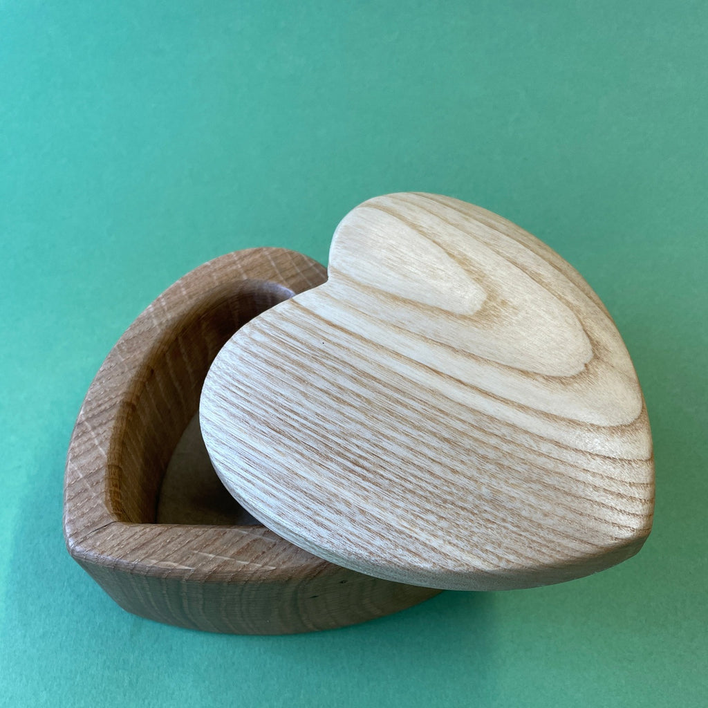 Small Heart Shaped Wooden Box by Martin Stephenson – Obsidian Art