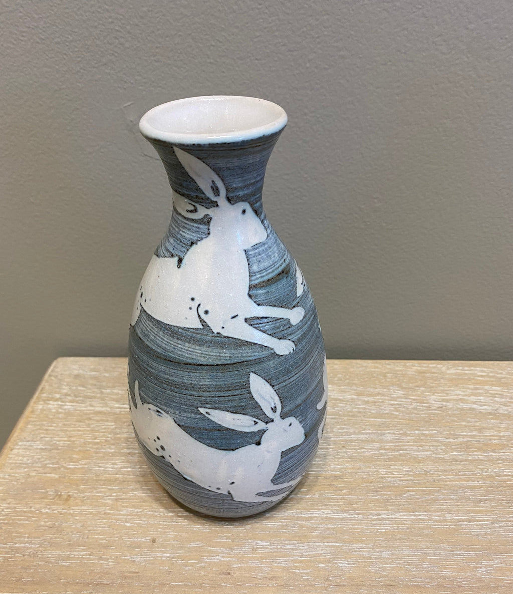 Small Bud Vase by Neil Tregear with Leaping Hare Design – Obsidian Art