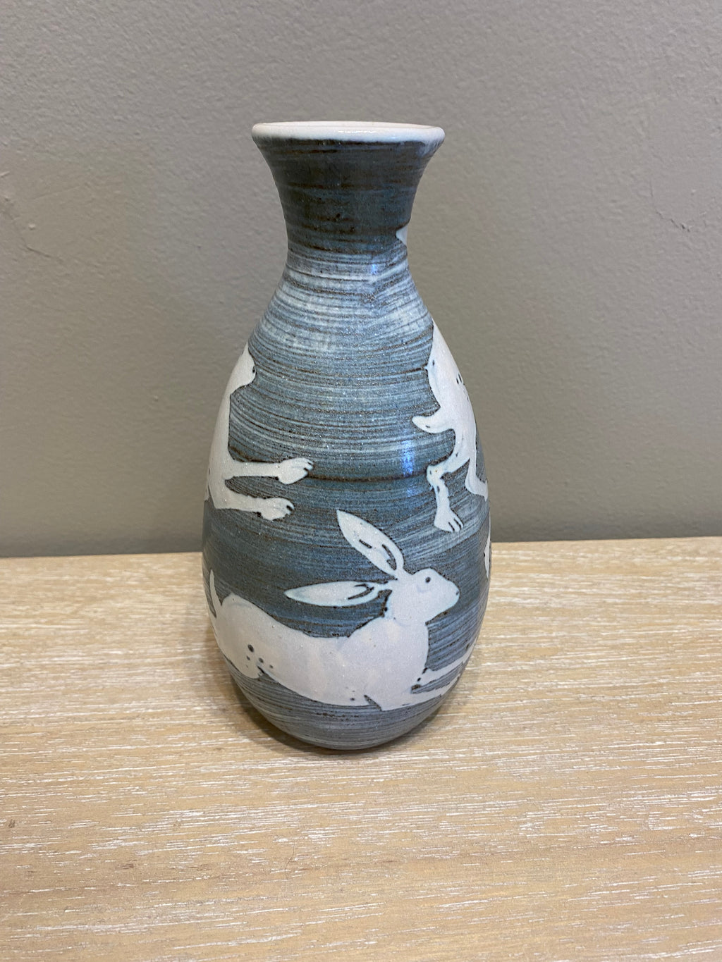 Small Bud Vase by Neil Tregear with Leaping Hare Design – Obsidian Art